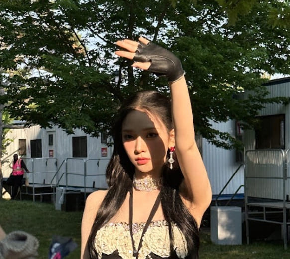 "매혹적이고 섹시해.." 에스파 카리나가 인스타그램에 공개한 '비키니 몸매' 사진